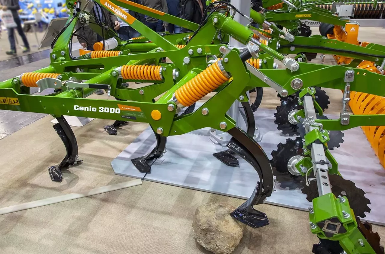 Cenio - nowy lekki i uniwersalny kultywator Amazone