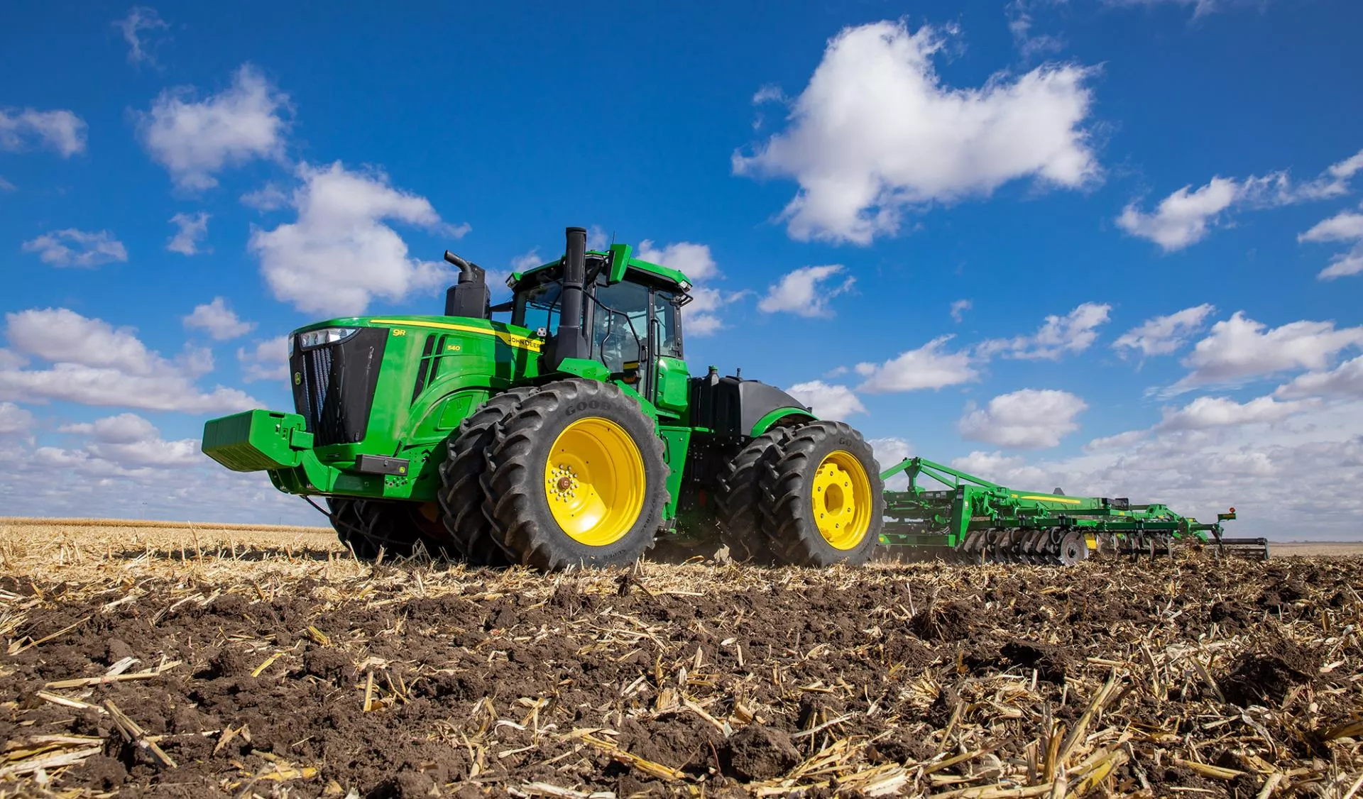 Firma John Deere wśród 100 najcenniejszych marek świata Firma John Deere wśród 100 najcenniejszych marek świata
