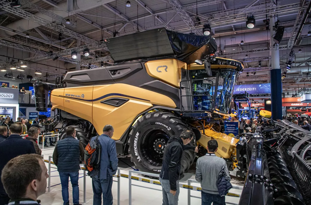 Czy New Holland CR 11 to najpotężniejszy kombajn świata?