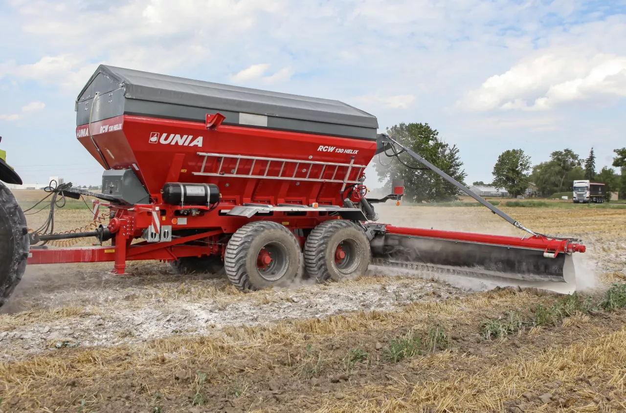 Który rozsiewacz, do jakiego wapna? Sprawdziliśmy Unia Helix, RCW 100 ...